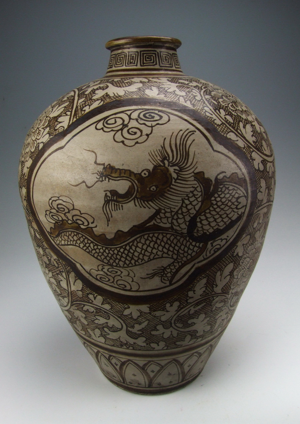 RARE SONG DYNASTY JIZHOU WARE PORCELAIN VASE WITH DRAGON DECO